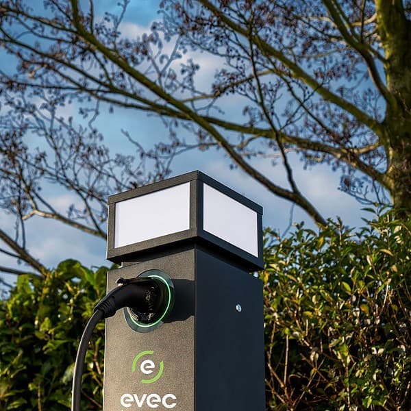 EVEC Pedestal 7.4kW single socket. ESP01 – UK EV Installers Shop