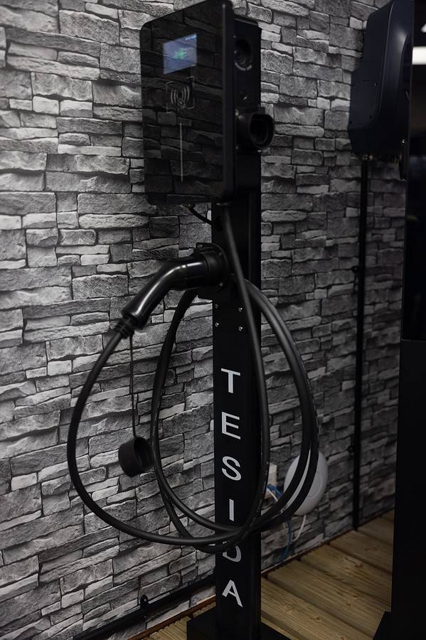 3-Phase 32A Dual Outlet 11kW Tethered RFID Wall Box – UK EV Installers Shop